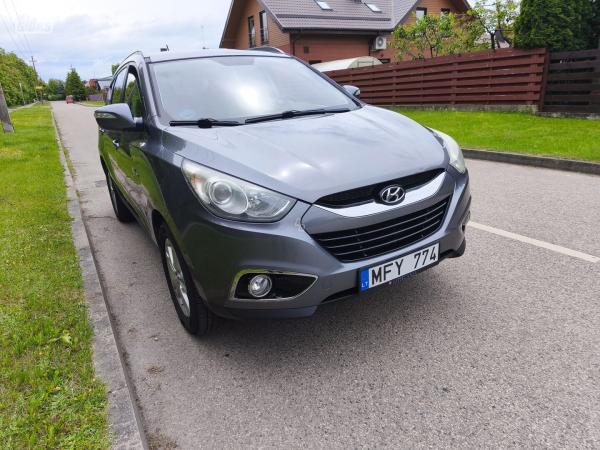 Hyundai ix35 2012 in Kaunas, with an engine capacity of 1.60 L and mileage of 246 thousand km for 2300 €, photo 5 on AUTOMOTO.COM.LV