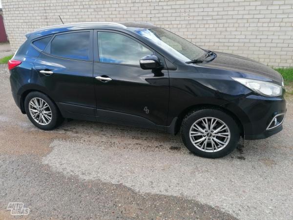 Hyundai ix35 2012 in Utena, with an engine capacity of 2.00 L and mileage of 380 thousand km for 3500 €, photo 5 on AUTOMOTO.COM.LV