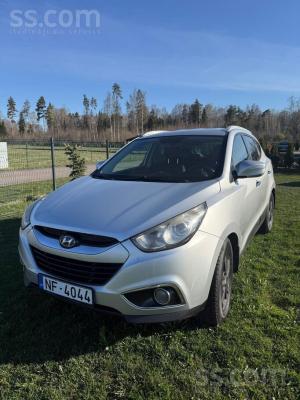 Hyundai ix35 2012 Rīga, ar dzinēja tilpumu 2.00 L un nobraukumu 356 tūkst. km par 4800 €, foto  vietnē AUTOMOTO.COM.LV