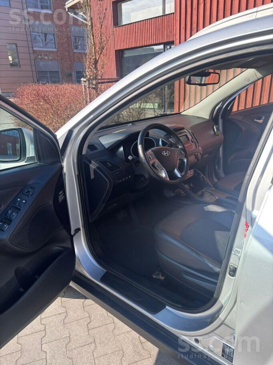 Hyundai ix35 2012 Rīga, ar dzinēja tilpumu 2.00 L un nobraukumu 356 tūkst. km par 4800 €, foto 3 vietnē AUTOMOTO.COM.LV