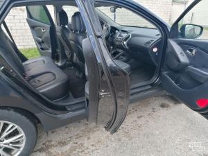 Hyundai ix35 2012 in Utena, with an engine capacity of 2.00 L and mileage of 379 thousand km for 3150 €, photo 12 on AUTOMOTO.COM.LV