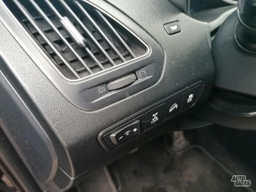 Hyundai ix35 2012 in Utena, with an engine capacity of 2.00 L and mileage of 379 thousand km for 3150 €, photo 16 on AUTOMOTO.COM.LV