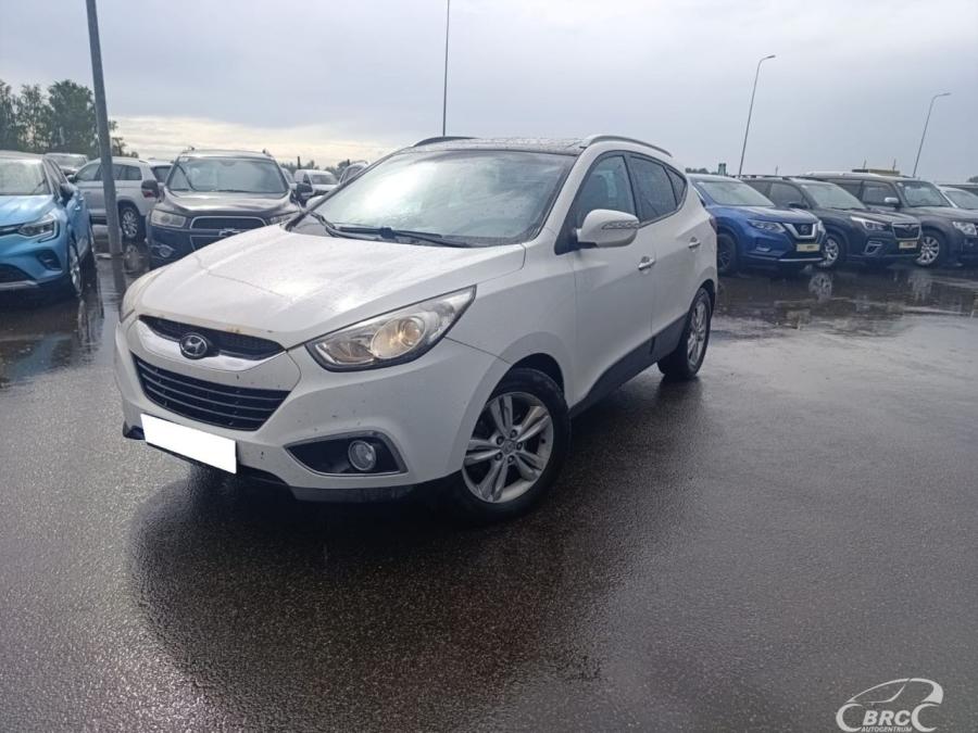 Hyundai ix35 2012 in Vilnius, with an engine capacity of 2.00 L and mileage of 320 thousand km for 3900 €, photo 1 on AUTOMOTO.COM.LV