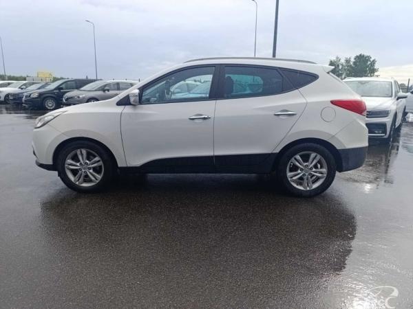 Hyundai ix35 2012 in Vilnius, with an engine capacity of 2.00 L and mileage of 320 thousand km for 3900 €, photo 2 on AUTOMOTO.COM.LV