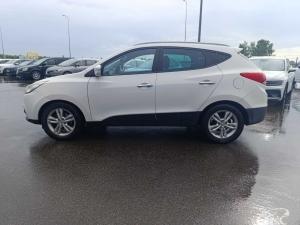 Hyundai ix35 2012 in Vilnius, with an engine capacity of 2.00 L and mileage of 320 thousand km for 3900 €, photo 3 on AUTOMOTO.COM.LV