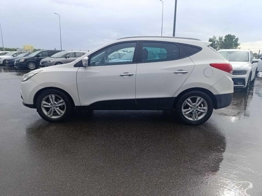 Hyundai ix35 2012 in Vilnius, with an engine capacity of 2.00 L and mileage of 320 thousand km for 3900 €, photo 3 on AUTOMOTO.COM.LV