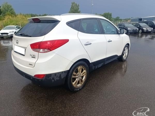 Hyundai ix35 2012 in Vilnius, with an engine capacity of 2.00 L and mileage of 320 thousand km for 3900 €, photo 5 on AUTOMOTO.COM.LV