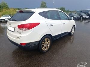Hyundai ix35 2012 in Vilnius, with an engine capacity of 2.00 L and mileage of 320 thousand km for 3900 €, photo 6 on AUTOMOTO.COM.LV