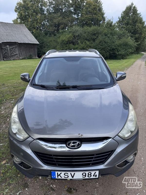 Hyundai ix35 2012 in Mazeikiai, with an engine capacity of 1.70 L and mileage of 230 thousand km for 4200 €, photo 4 on AUTOMOTO.COM.LV