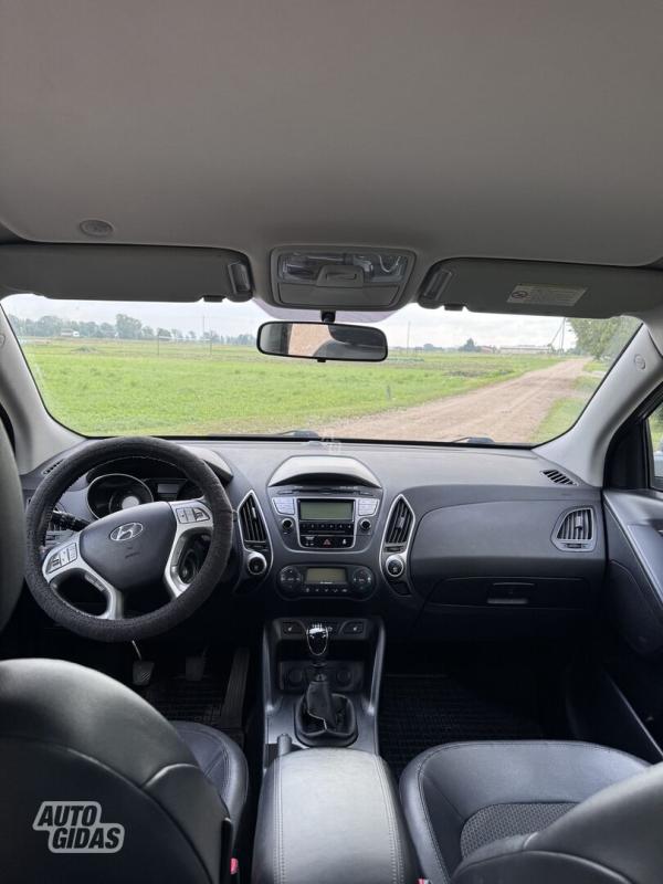 Hyundai ix35 2012 in Mazeikiai, with an engine capacity of 1.70 L and mileage of 230 thousand km for 4200 €, photo 7 on AUTOMOTO.COM.LV