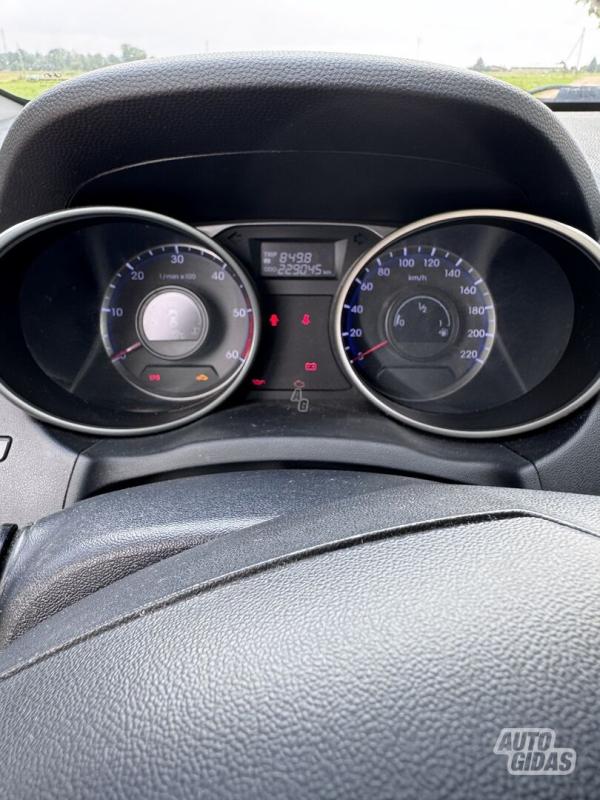 Hyundai ix35 2012 in Mazeikiai, with an engine capacity of 1.70 L and mileage of 230 thousand km for 4200 €, photo 10 on AUTOMOTO.COM.LV