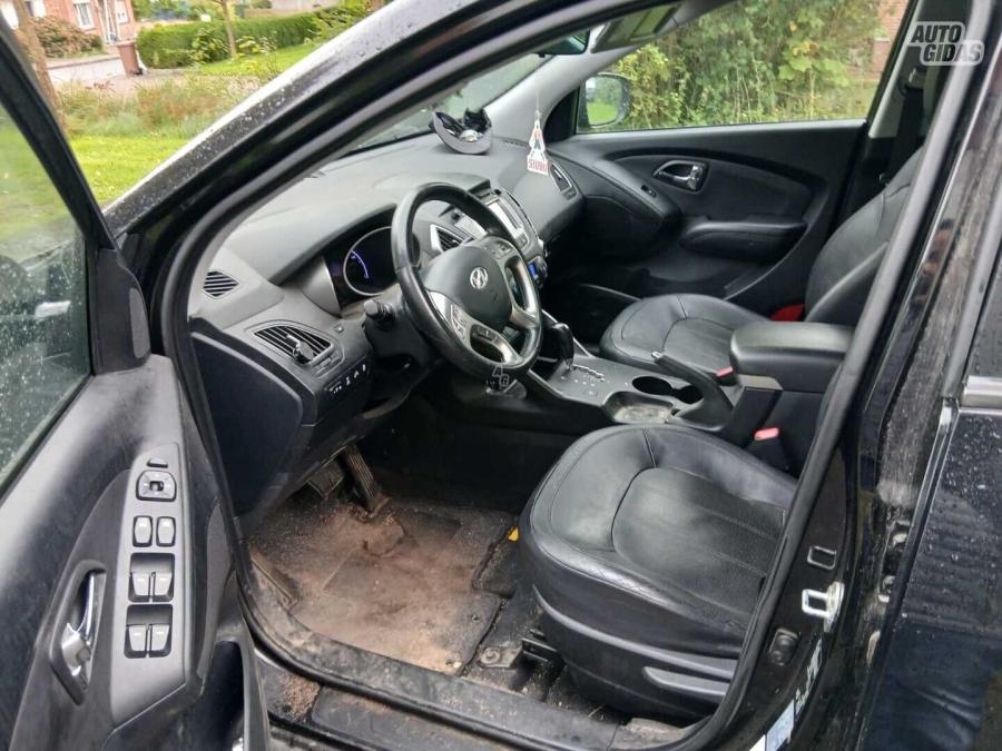 Hyundai ix35 2012 in Marijampole, with an engine capacity of 2.00 L and mileage of 200 thousand km for 6150 €, photo 9 on AUTOMOTO.COM.LV