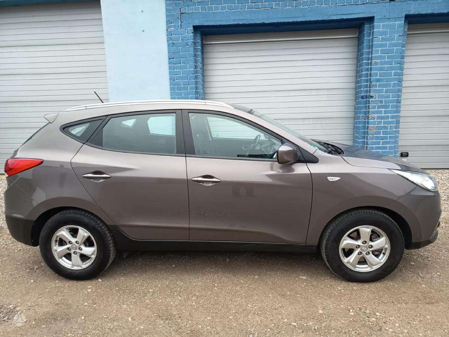 Hyundai ix35 2013 in Marijampole, with an engine capacity of 2.00 L and mileage of 207 thousand km for 6950 €, photo 4 on AUTOMOTO.COM.LV