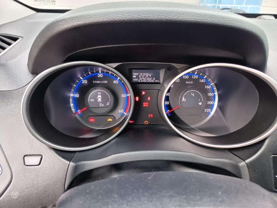 Hyundai ix35 2013 in Marijampole, with an engine capacity of 2.00 L and mileage of 207 thousand km for 6950 €, photo 12 on AUTOMOTO.COM.LV
