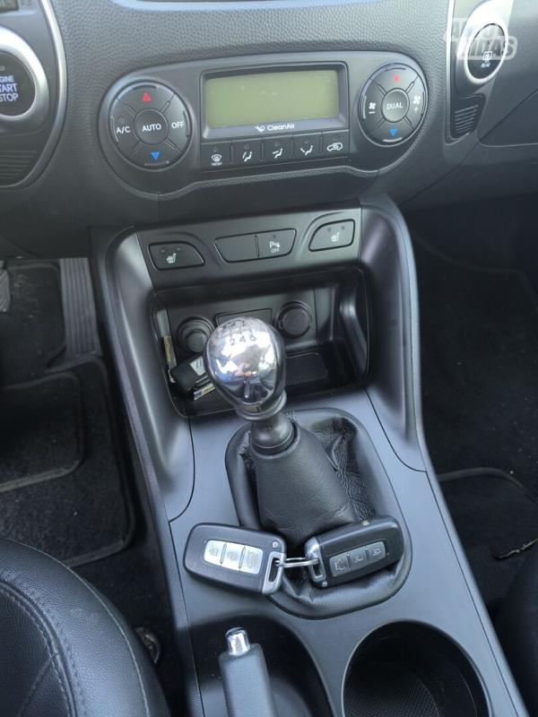 Hyundai ix35 2013 in Ukmerge, with an engine capacity of 1.70 L and mileage of 258 thousand km for 6250 €, photo 7 on AUTOMOTO.COM.LV