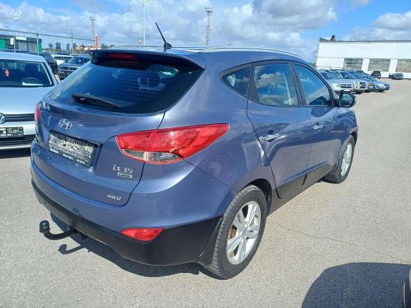 Hyundai ix35 2013 in Marijampole on AUTOMOTO.COM.LV Hyundai ix35 2013 in Marijampole, with an engine capacity of 2.00 L and mileage of 272 thousand km for 5100 €, photo 4 on AUTOMOTO.COM.LV