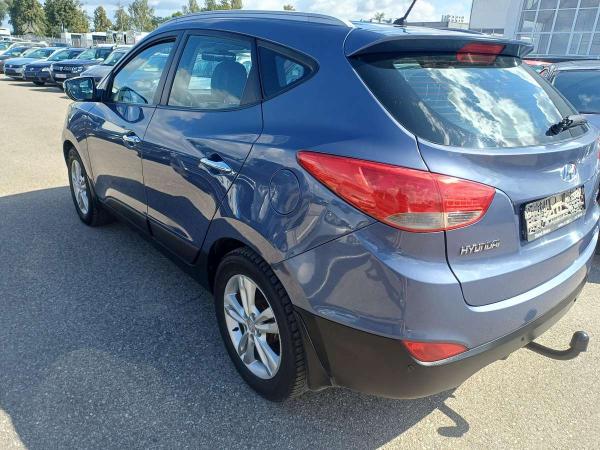 Hyundai ix35 2013 in Marijampole on AUTOMOTO.COM.LV Hyundai ix35 2013 in Marijampole, with an engine capacity of 2.00 L and mileage of 272 thousand km for 5100 €, photo 5 on AUTOMOTO.COM.LV