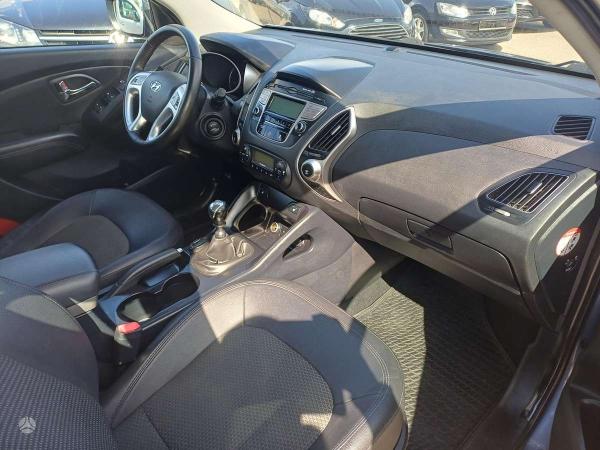 Hyundai ix35 2013 in Marijampole on AUTOMOTO.COM.LV Hyundai ix35 2013 in Marijampole, with an engine capacity of 2.00 L and mileage of 272 thousand km for 5100 €, photo 6 on AUTOMOTO.COM.LV