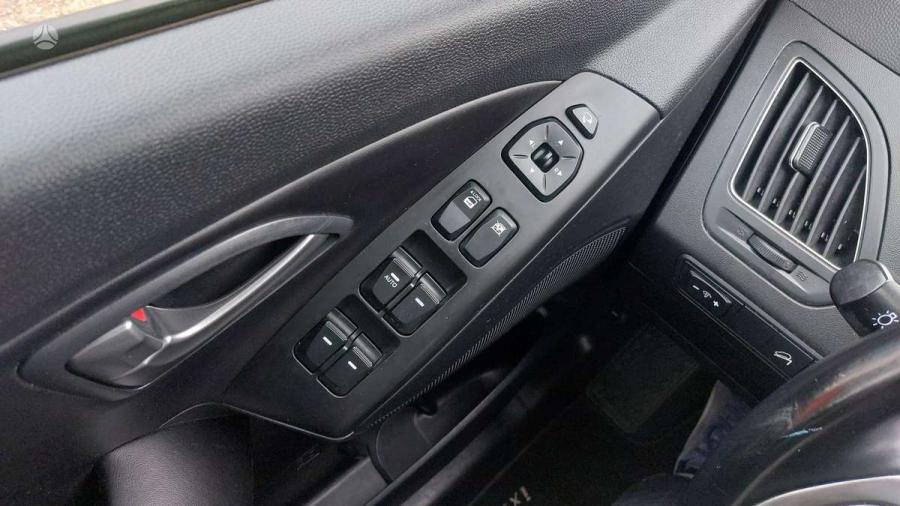 Hyundai ix35 2014 in Kaunas, with an engine capacity of 2.00 L and mileage of 171 thousand km for 7250 €, photo 14 on AUTOMOTO.COM.LV