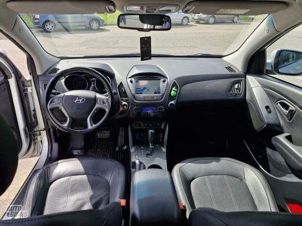 Hyundai ix35 2014 in Vilnius, with an engine capacity of 2.00 L and mileage of 163 thousand km for 7900 €, photo 10 on AUTOMOTO.COM.LV