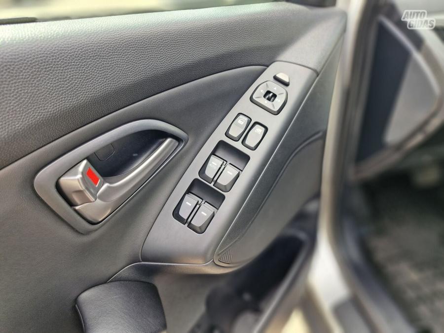 Hyundai ix35 2014 in Vilnius, with an engine capacity of 2.00 L and mileage of 163 thousand km for 7900 €, photo 17 on AUTOMOTO.COM.LV