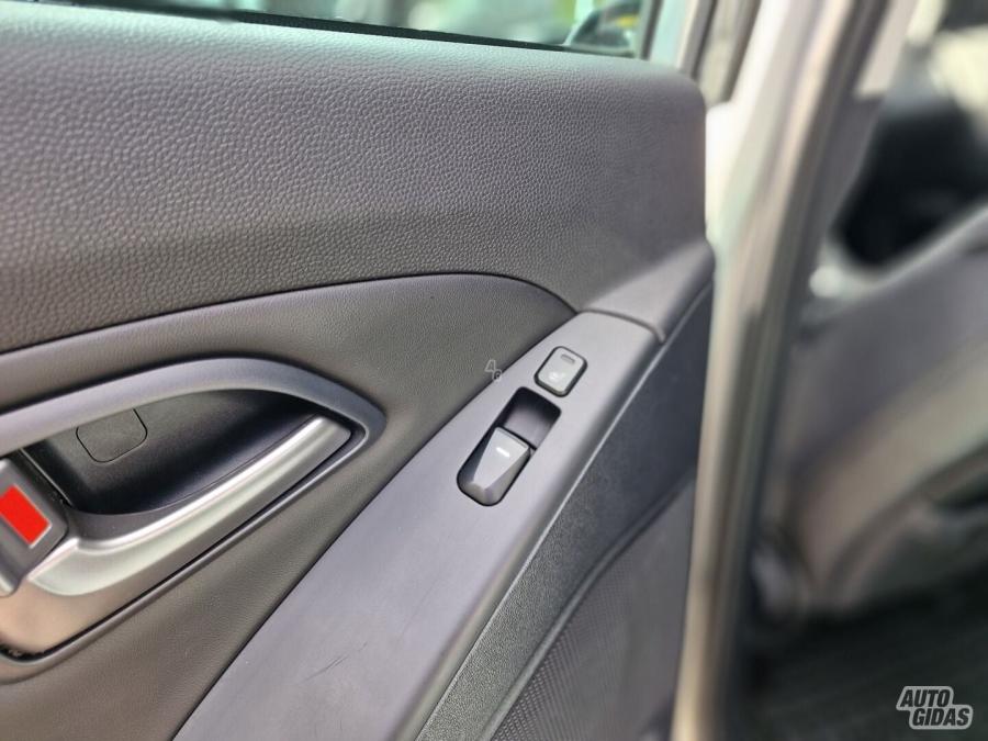 Hyundai ix35 2014 in Vilnius, with an engine capacity of 2.00 L and mileage of 163 thousand km for 7900 €, photo 20 on AUTOMOTO.COM.LV