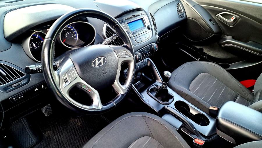 Hyundai ix35 2015 in Kretinga, with an engine capacity of 2.00 L and mileage of 189 thousand km for 7650 €, photo 15 on AUTOMOTO.COM.LV