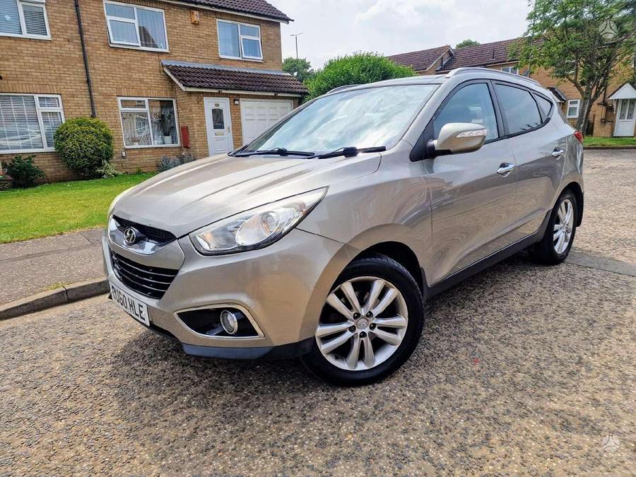 Grey Hyundai ix35 2010 in Siauliai, with an engine capacity of 2.00 L and mileage of 155 thousand km for 2299 €, photo 1 on AUTOMOTO.COM.LV