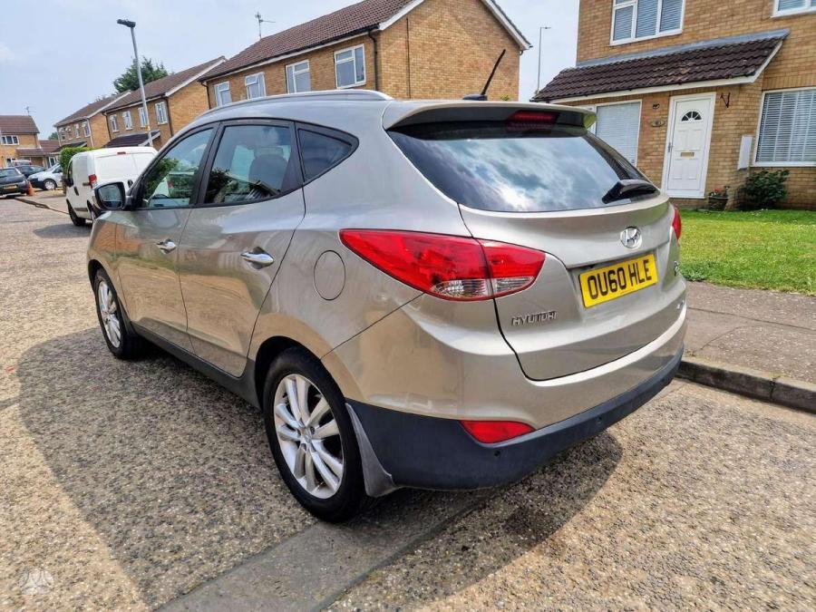 Grey Hyundai ix35 2010 in Siauliai, with an engine capacity of 2.00 L and mileage of 155 thousand km for 2299 €, photo 4 on AUTOMOTO.COM.LV