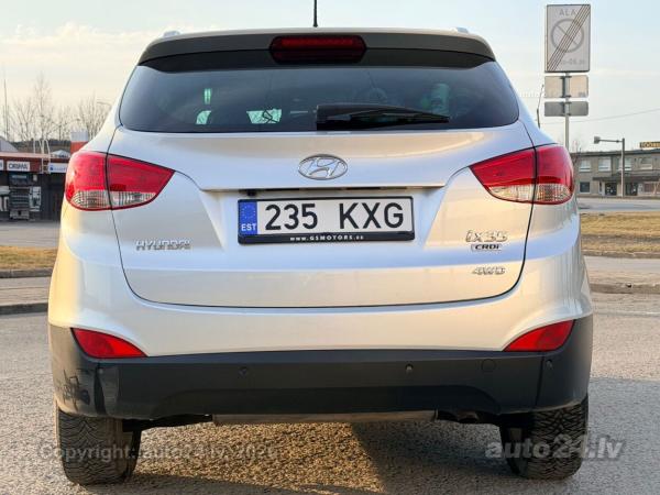Pelēks Hyundai ix35 2010 Tallina, ar dzinēja tilpumu 2.00 L un nobraukumu 145 tūkst. km par 6900 €, foto 3 vietnē AUTOMOTO.COM.LV