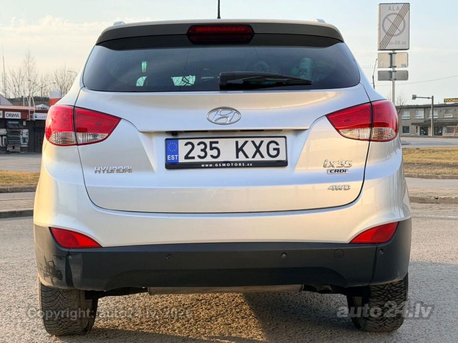 Grey Hyundai ix35 2010 in Tallinn, with an engine capacity of 2.00 L and mileage of 145 thousand km for 6900 €, photo 3 on AUTOMOTO.COM.LV