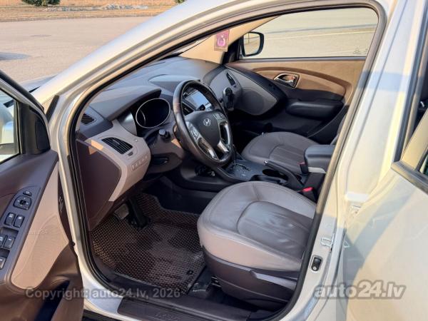 Pelēks Hyundai ix35 2010 Tallina, ar dzinēja tilpumu 2.00 L un nobraukumu 145 tūkst. km par 6900 €, foto 8 vietnē AUTOMOTO.COM.LV