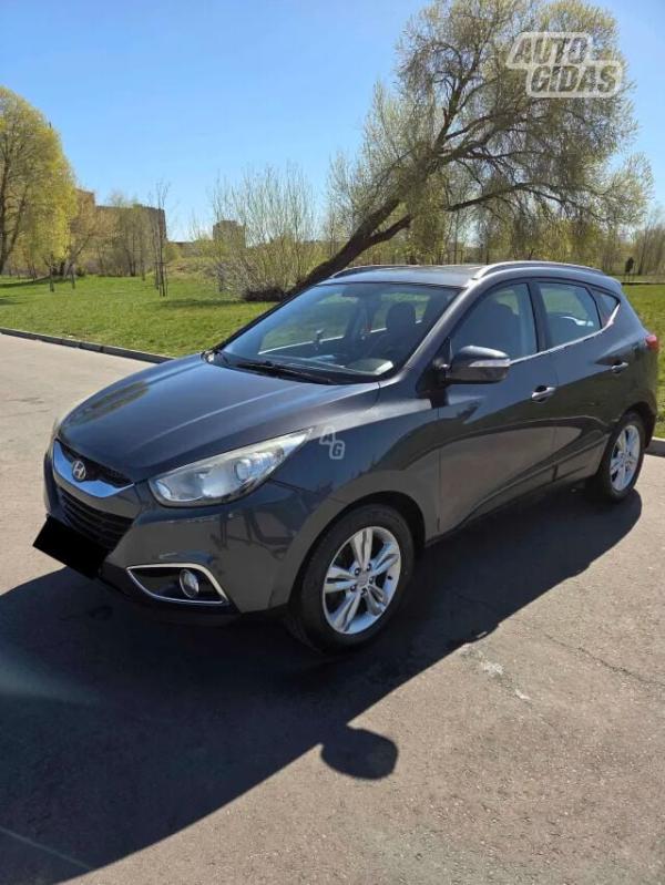 Pelēks Hyundai ix35 2010 Panevēža, ar dzinēja tilpumu 2.00 L un nobraukumu 296 tūkst. km par 5000 €, foto 1 vietnē AUTOMOTO.COM.LV