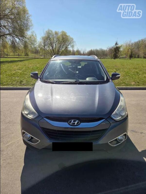 Pelēks Hyundai ix35 2010 Panevēža, ar dzinēja tilpumu 2.00 L un nobraukumu 296 tūkst. km par 5000 €, foto 2 vietnē AUTOMOTO.COM.LV