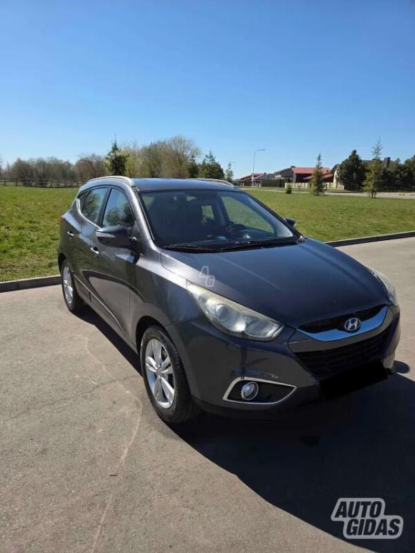 Pelēks Hyundai ix35 2010 Panevēža, ar dzinēja tilpumu 2.00 L un nobraukumu 296 tūkst. km par 5000 €, foto 3 vietnē AUTOMOTO.COM.LV