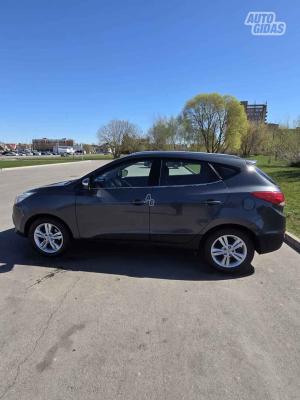 Grey Hyundai ix35 2010 in Panevezys, with an engine capacity of 2.00 L and mileage of 296 thousand km for 5000 €, photo 5 on AUTOMOTO.COM.LV