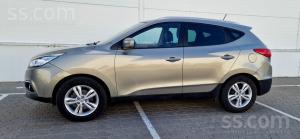 Grey Hyundai ix35 2010 in Riga, with an engine capacity of 2.00 L and mileage of 255 thousand km for 5995 €, photo 3 on AUTOMOTO.COM.LV