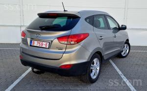 Grey Hyundai ix35 2010 in Riga, with an engine capacity of 2.00 L and mileage of 255 thousand km for 5995 €, photo 5 on AUTOMOTO.COM.LV