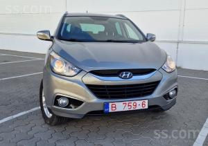 Grey Hyundai ix35 2010 in Riga, with an engine capacity of 2.00 L and mileage of 255 thousand km for 5995 €, photo 8 on AUTOMOTO.COM.LV