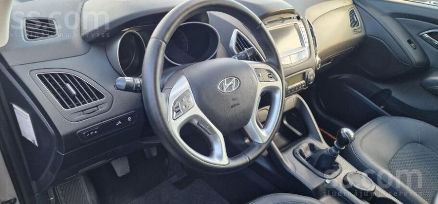 Grey Hyundai ix35 2010 in Riga, with an engine capacity of 2.00 L and mileage of 255 thousand km for 5995 €, photo 12 on AUTOMOTO.COM.LV