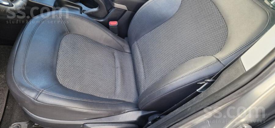 Grey Hyundai ix35 2010 in Riga, with an engine capacity of 2.00 L and mileage of 255 thousand km for 5995 €, photo 15 on AUTOMOTO.COM.LV