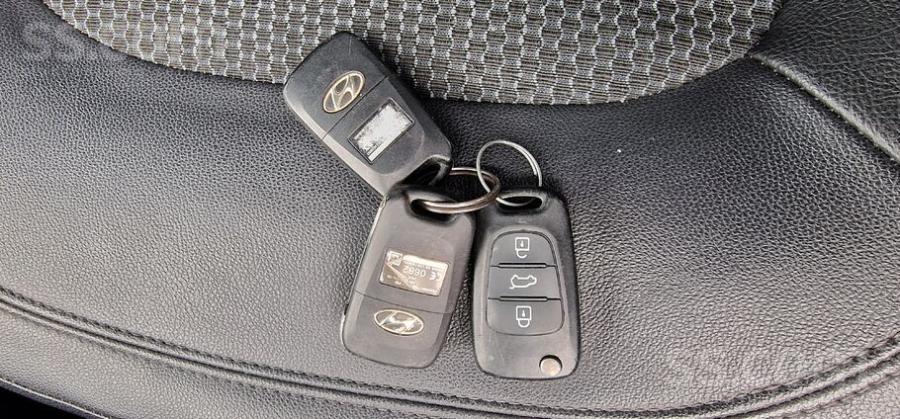Grey Hyundai ix35 2010 in Riga, with an engine capacity of 2.00 L and mileage of 255 thousand km for 5995 €, photo 20 on AUTOMOTO.COM.LV