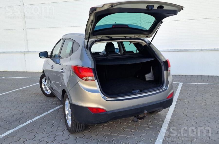 Grey Hyundai ix35 2010 in Riga, with an engine capacity of 2.00 L and mileage of 255 thousand km for 5995 €, photo 21 on AUTOMOTO.COM.LV