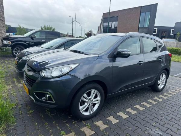 Pelēks Hyundai ix35 2010 Jūrmala, ar dzinēja tilpumu 2.00 L un nobraukumu 283 tūkst. km par 5990 €, foto 1 vietnē AUTOMOTO.COM.LV