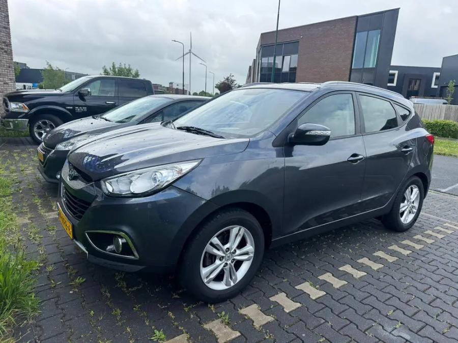 Pelēks Hyundai ix35 2010 Jūrmala, ar dzinēja tilpumu 2.00 L un nobraukumu 283 tūkst. km par 5990 €, foto 1 vietnē AUTOMOTO.COM.LV