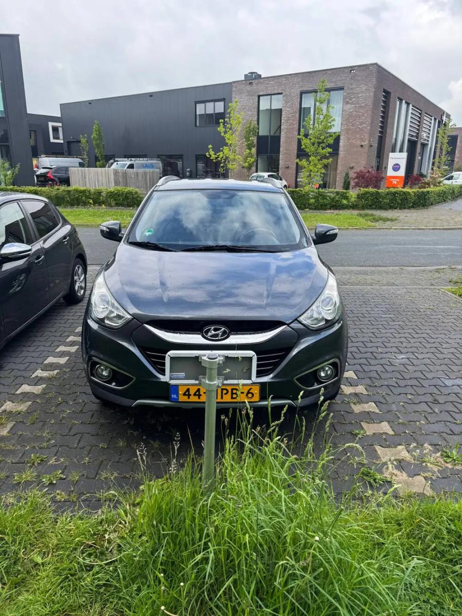 Pelēks Hyundai ix35 2010 Jūrmala, ar dzinēja tilpumu 2.00 L un nobraukumu 283 tūkst. km par 5990 €, foto 3 vietnē AUTOMOTO.COM.LV