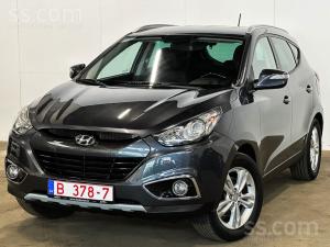 Grey Hyundai ix35 2010 in Jurmala, with an engine capacity of 2.00 L and mileage of 283 thousand km for 6990 €, photo  on AUTOMOTO.COM.LV