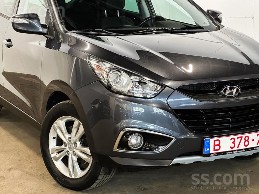 Grey Hyundai ix35 2010 in Jurmala, with an engine capacity of 2.00 L and mileage of 283 thousand km for 6990 €, photo 5 on AUTOMOTO.COM.LV