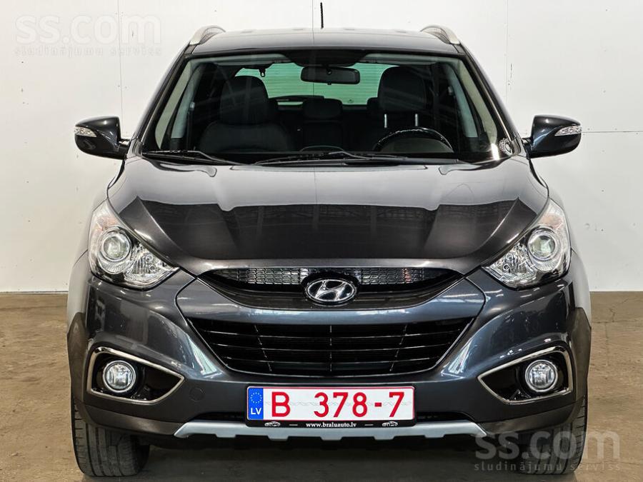 Grey Hyundai ix35 2010 in Jurmala, with an engine capacity of 2.00 L and mileage of 283 thousand km for 6990 €, photo 6 on AUTOMOTO.COM.LV