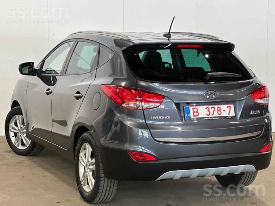Grey Hyundai ix35 2010 in Jurmala, with an engine capacity of 2.00 L and mileage of 283 thousand km for 6990 €, photo 8 on AUTOMOTO.COM.LV